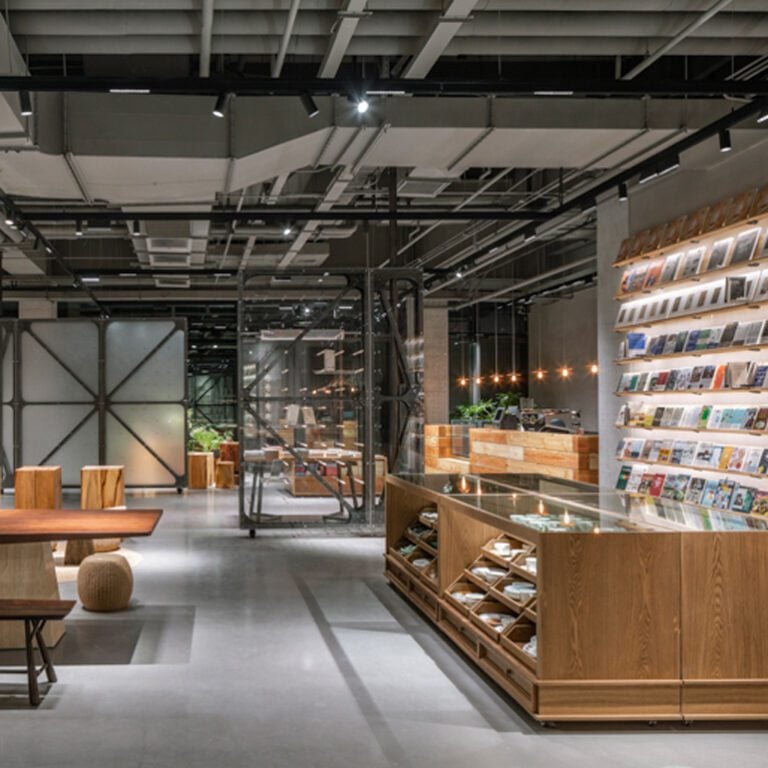Go 'Back to the Future' in This Temporary Bookstore in Xinyang