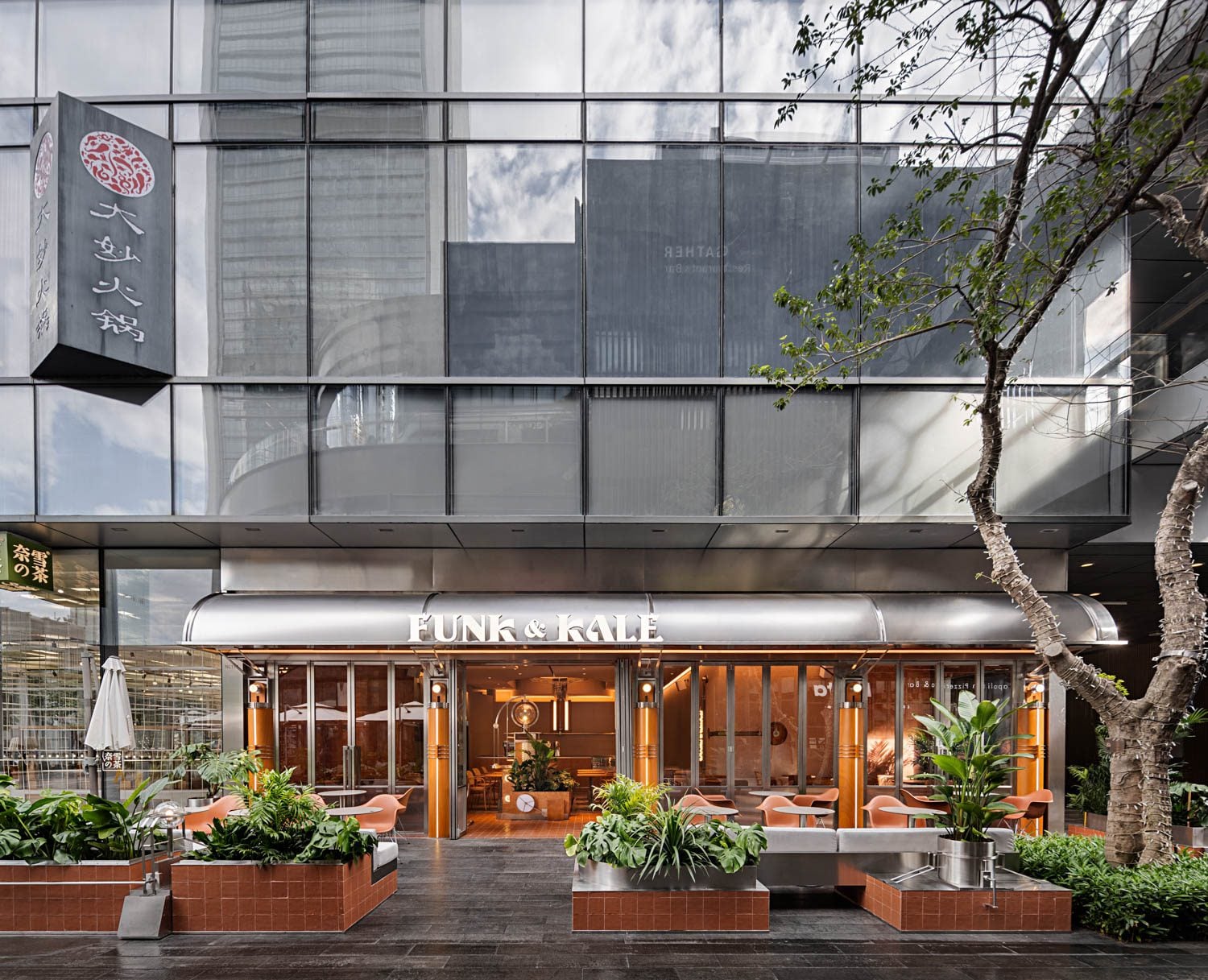 Lighting Fixtures Inspired by Sailboats Add Intrigue to This Restaurant ...