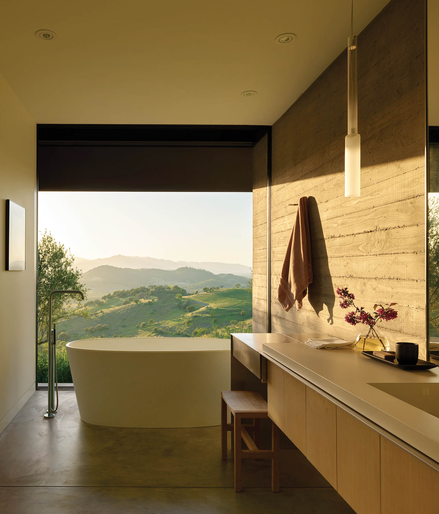 Aidlin Darling Design Creates a Stunning Home on a Hill in Napa Valley ...