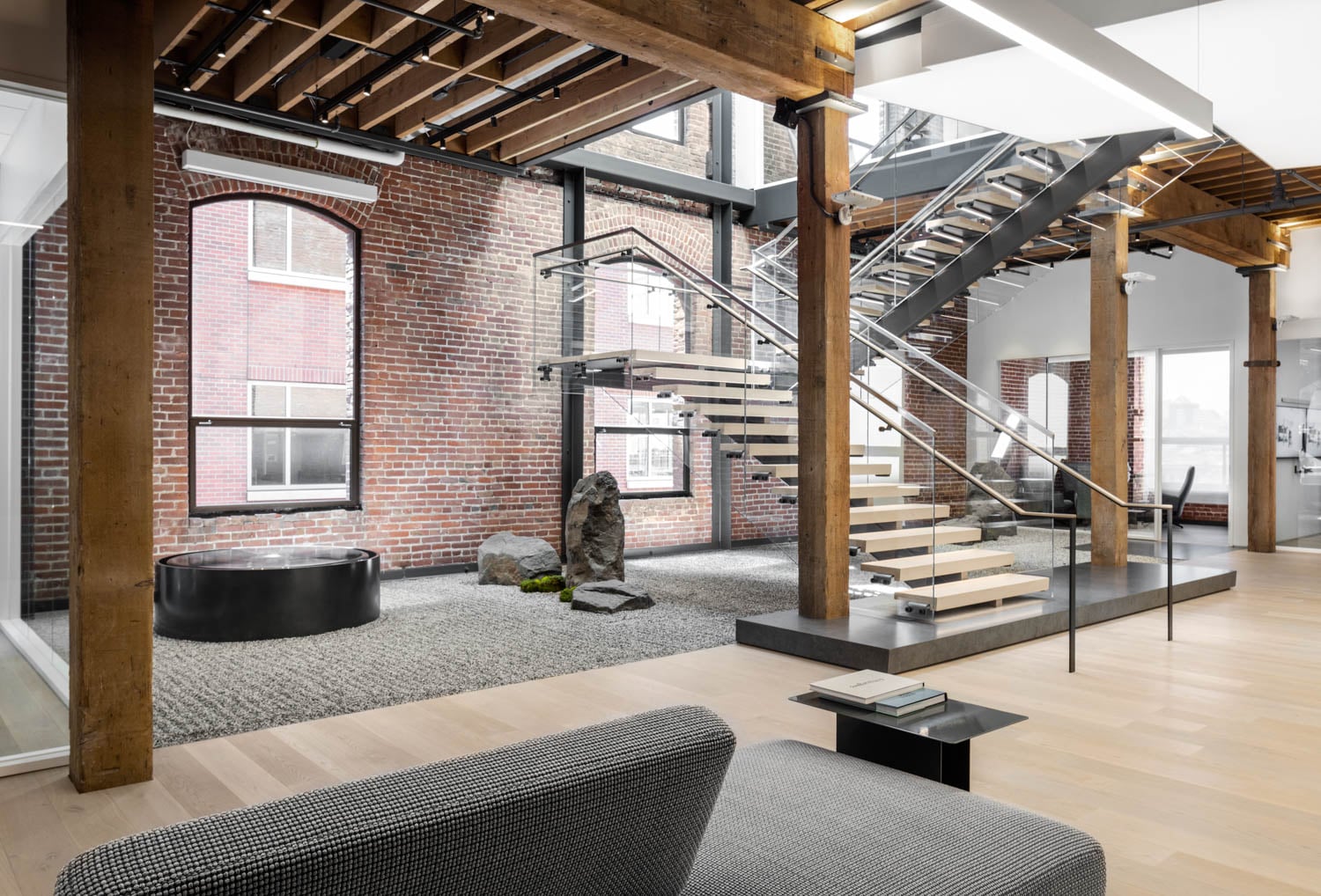 This Finance Office in San Francisco Offers Visual Intrigue Around ...