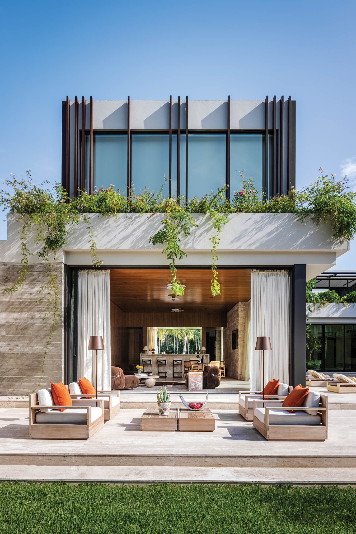 This Tropical Modernist Miami Home is at One With its Surroundings ...