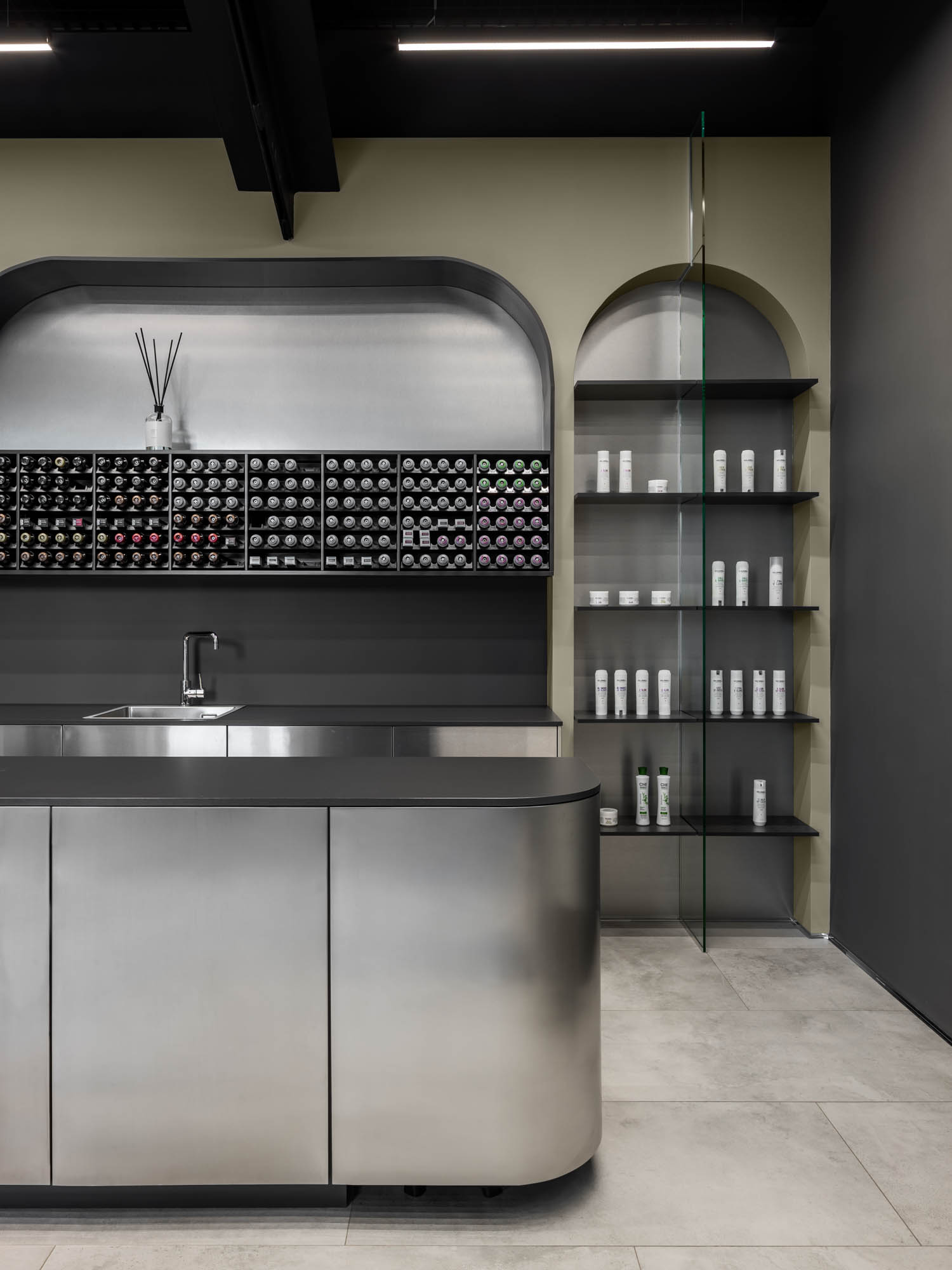 This Hair Salon With Soothing Geometries Invites Guests to Reflect