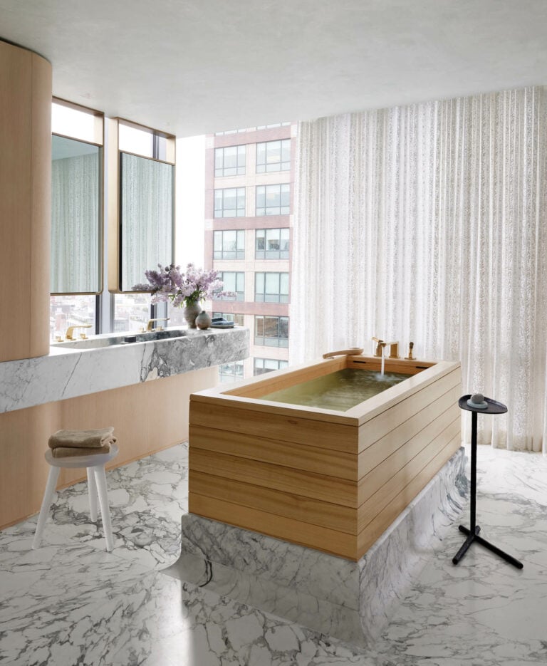 East Meets West in This Luxury Bath in New York by Grade