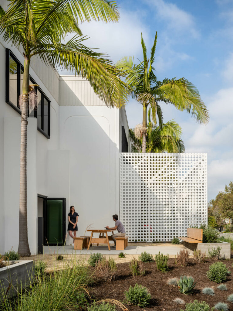 Headquarters Reboot: Standard Architecture x Nadel