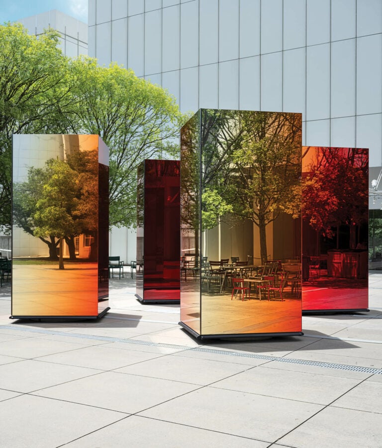 How This Ombre Installation Uses Glass To Manipulate Space